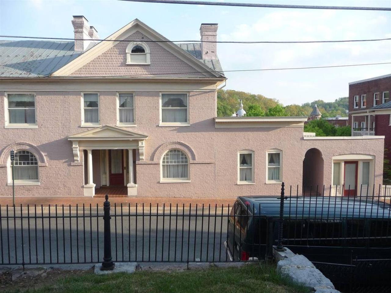 Womack House – Located In Historic Downtown